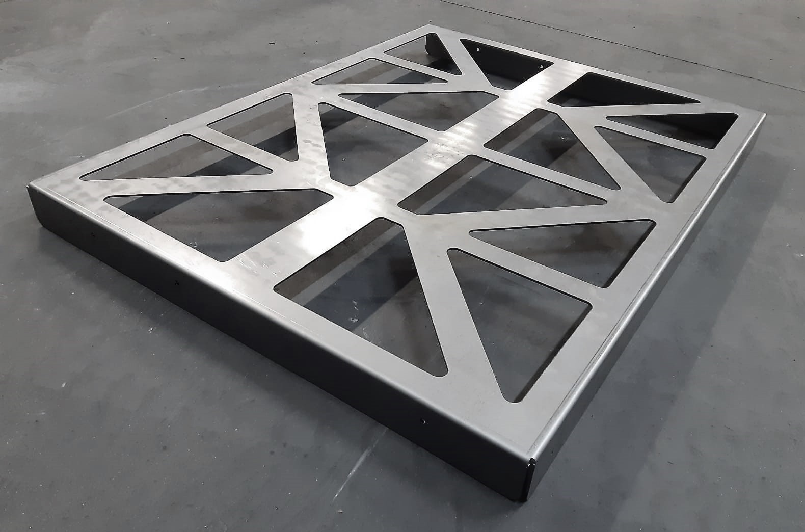 Caracteristicas Acero Inoxidable 304 - Corte por láser en línea.